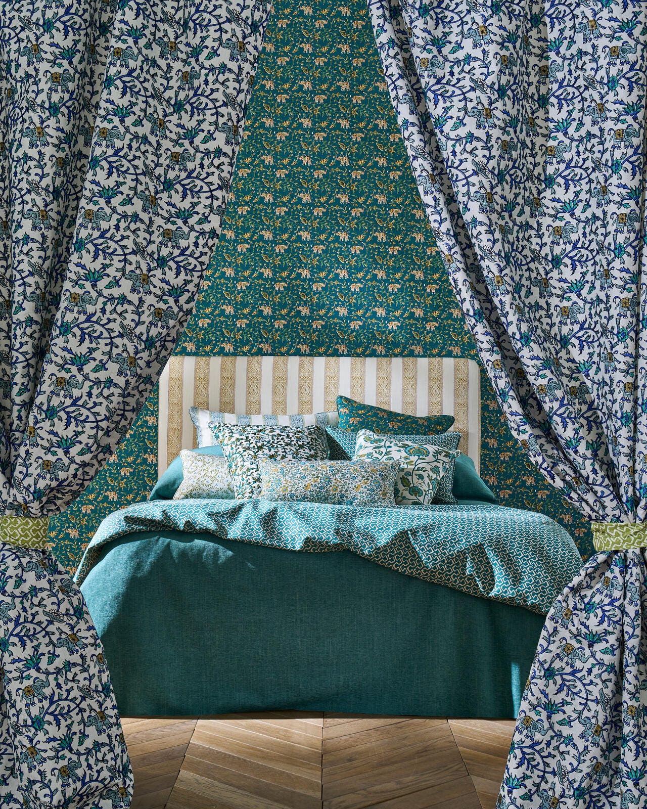 Clarke & Clarke Hathi Embroidery F1813 /01 | James Dunlop Textiles