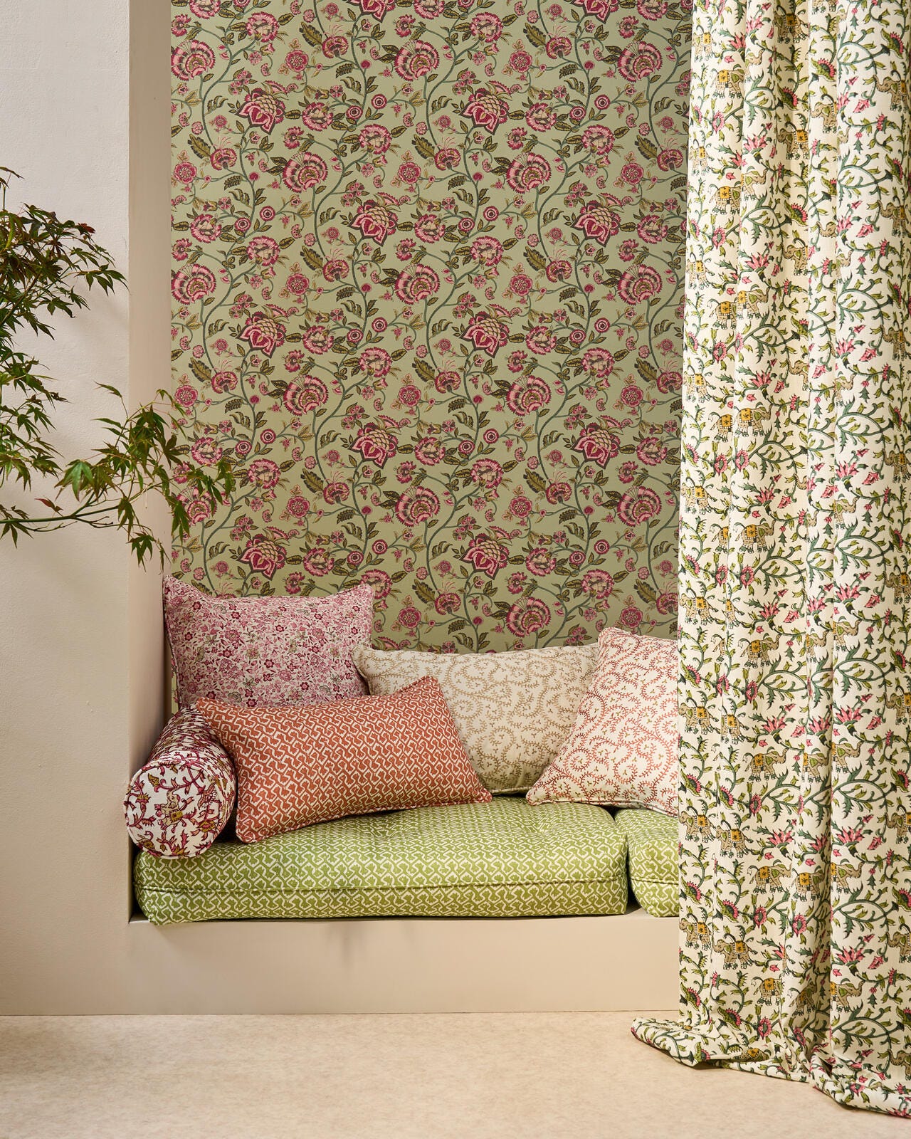 Clarke & Clarke Barmeri Wallpaper W0232 /04 | James Dunlop Textiles